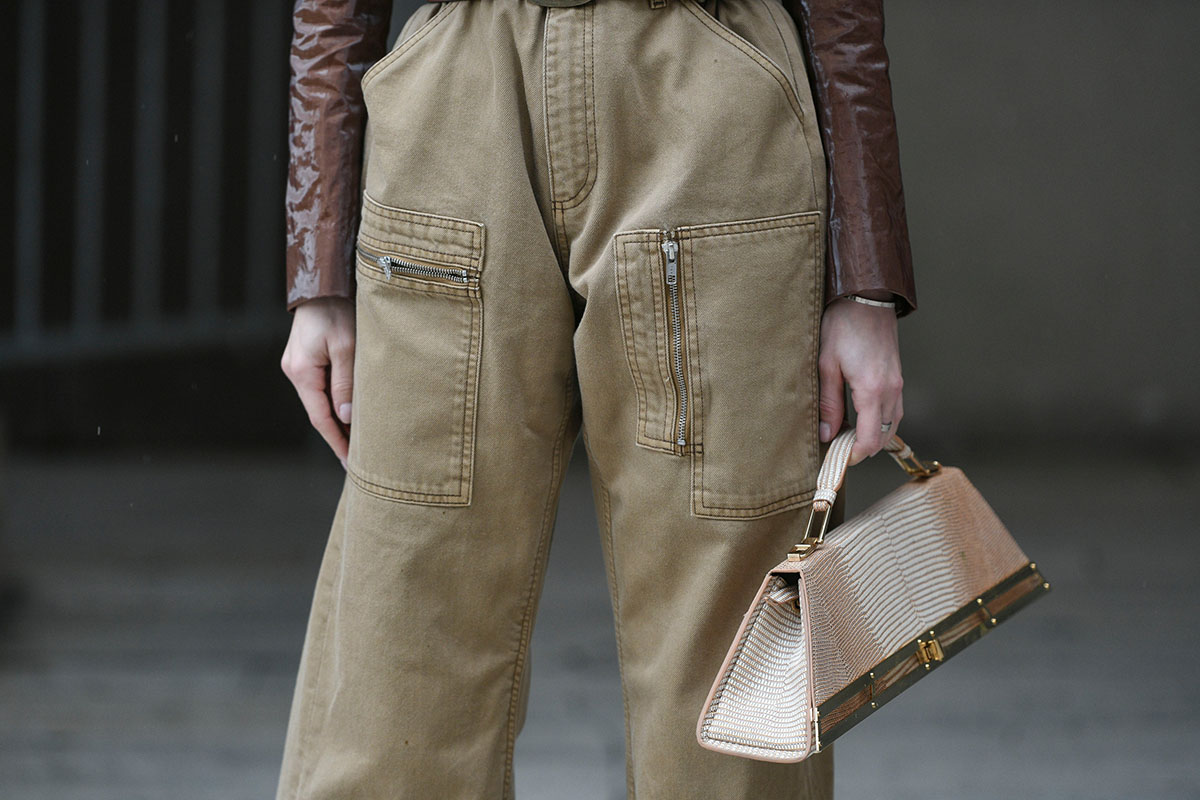 Comment porter un pantalon cargo femme ? • Miss Kimono